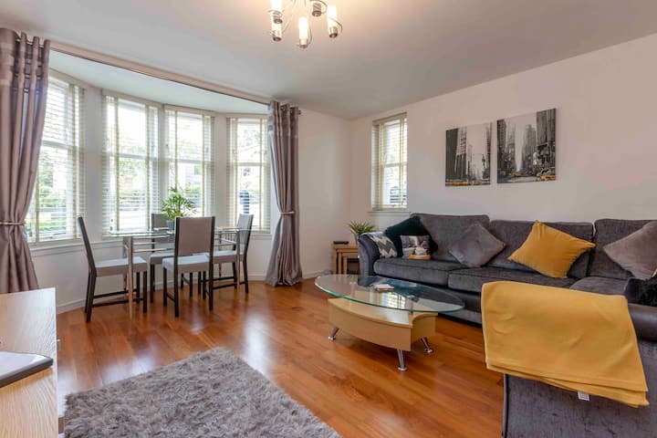 Ground Floor Flat With Private Parking. - Aberdeen