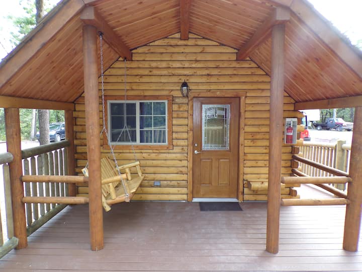 Deluxe Retreat Cabin - Eureka Springs, AR