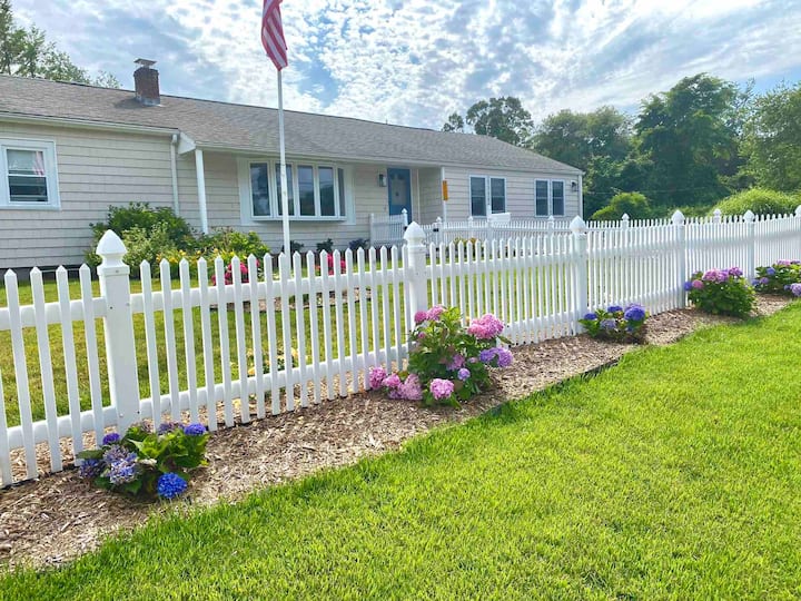 Walk To Seawall/restaurants! All The Amenities! - Rhode Island