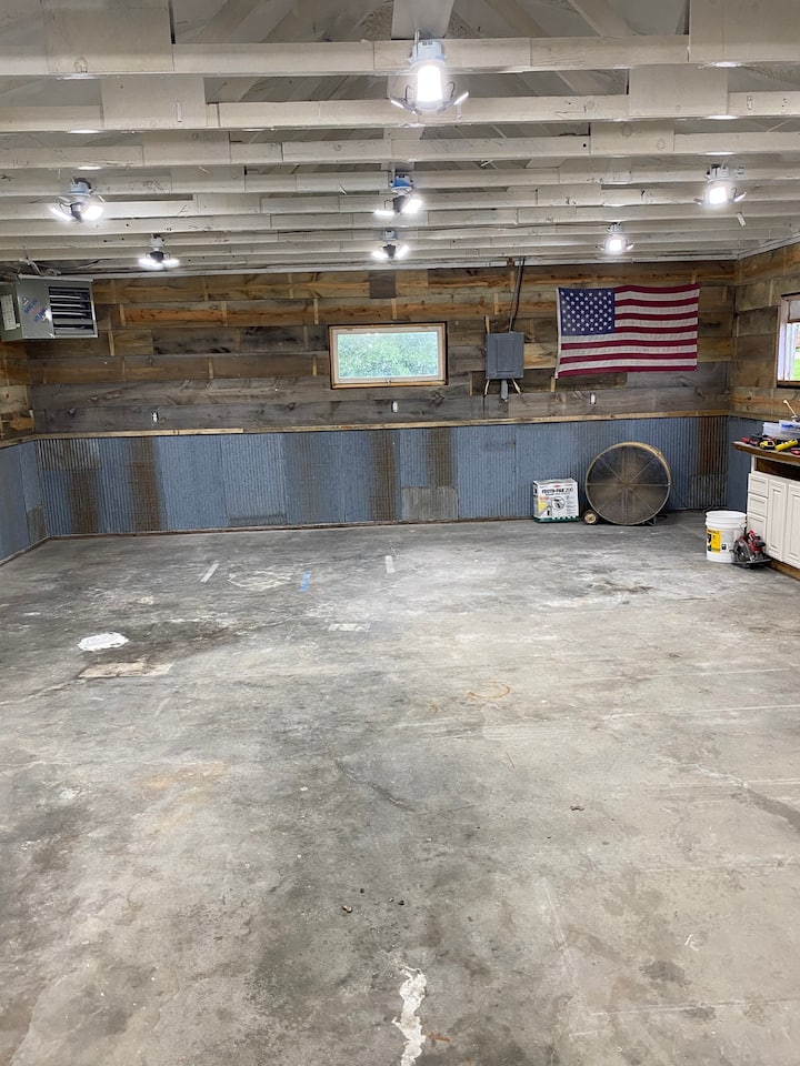 Double Wide Cabin & Garage Hangout! - Gettysburg, SD
