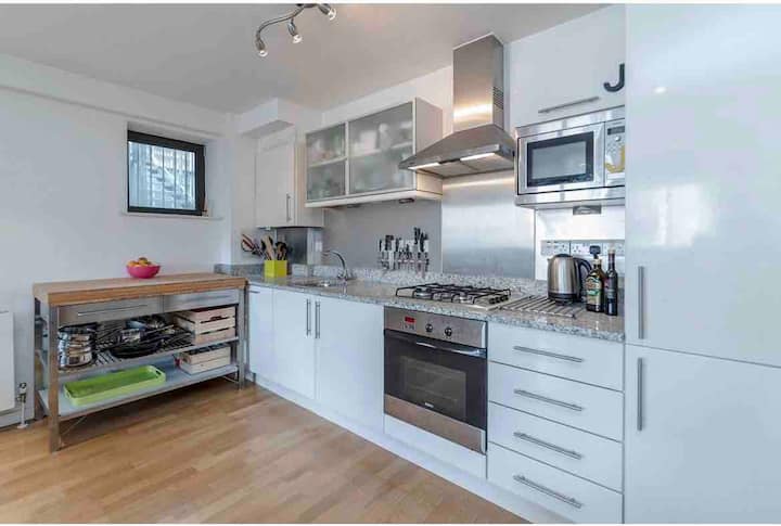 Modern One Bedroom Off Buzzy Bermondsey St - 런던