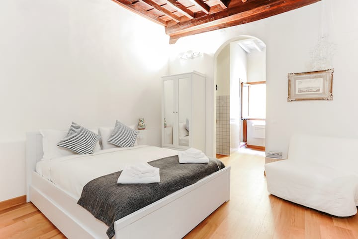 Delightful Flat In Front Of Santa Croce - Florencia