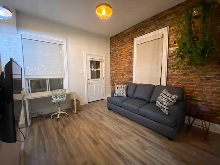 Boutique 1 Bedroom Apartment Overlooking Backyard - Toronto