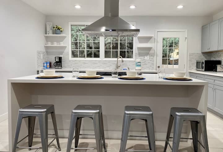 Tranquil Modern Home Near Disney & Dtla - Downey, CA