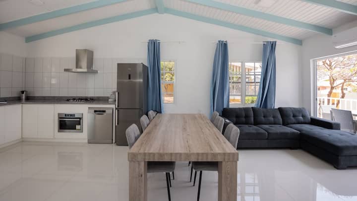 Super Nice Bungalow Evt. With Car - Curazao