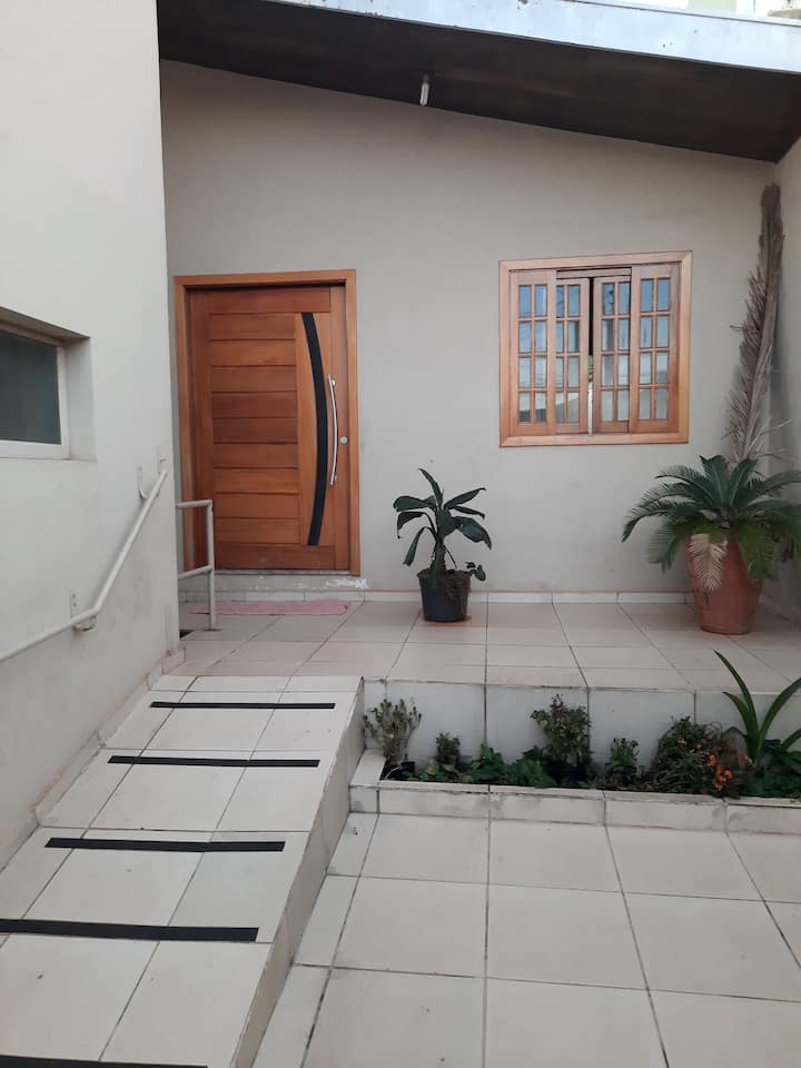 Comodidadee Privacidade! Quarto Separado Da Casa! - Assis