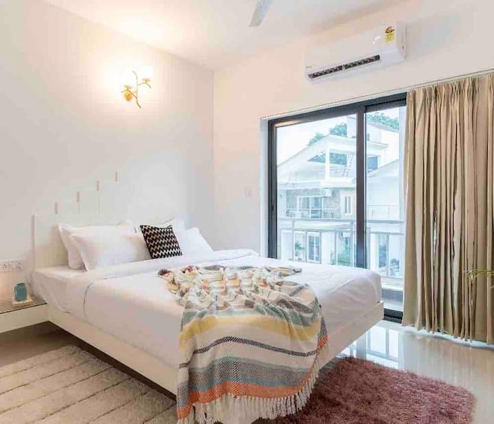 Private & Cozy 1bhk Apartment, Hill View, Assagao - Goa