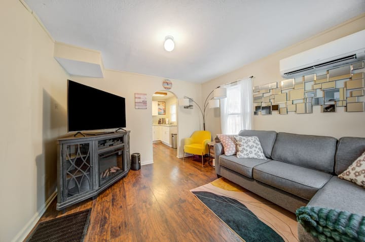 Cozy Chalet Bungalow In West Park - Cleveland - Parma, OH