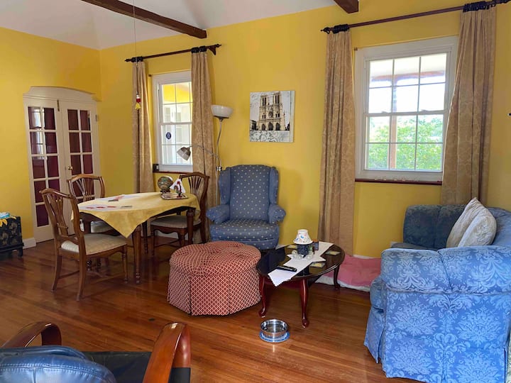 Room, Bathroom & Living Room Opposite Us Consulate - Bermuda