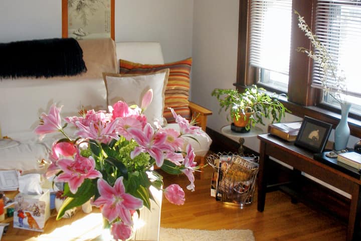 Charming Sunlit House In Boston - Newton, MA