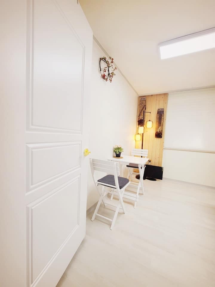 (까치산역 도보10분, 버스5분)
안녕하세요. Kelly House 입니다. - Bucheon-si