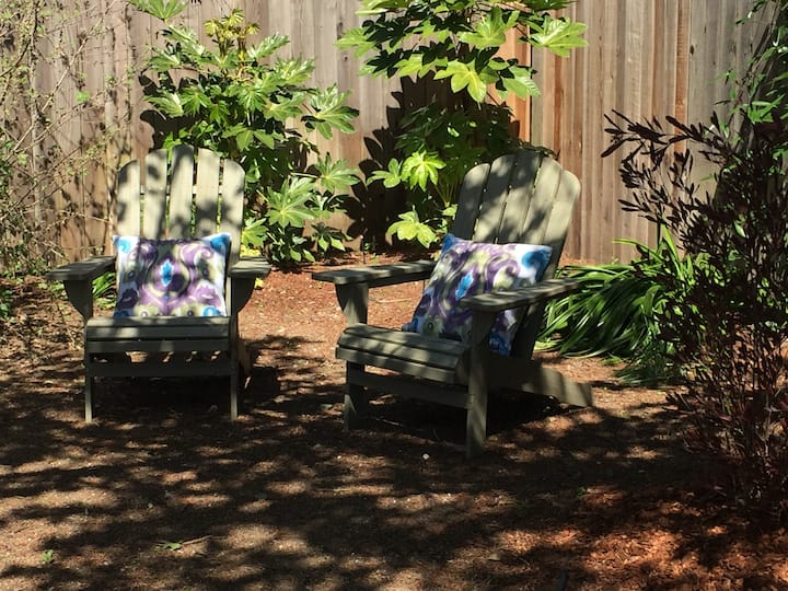Lushly Landscaped Home-
Walk To Plaza - Sonoma, CA