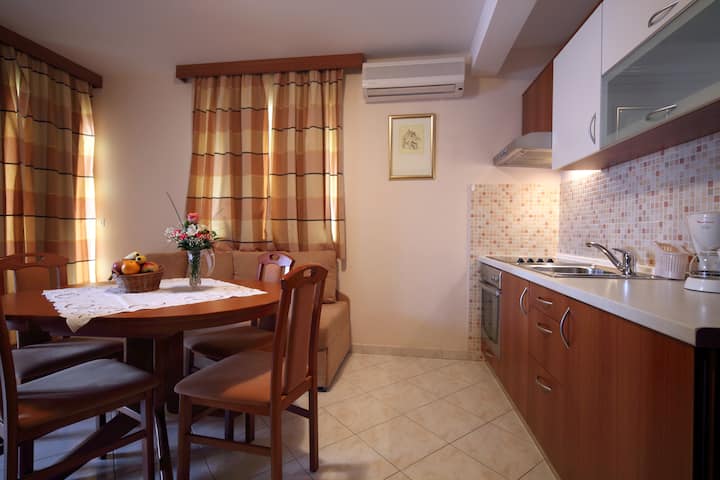 Apartment For 4-5 Persons **** - Brela