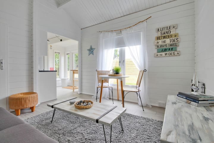 The Croft - 2 Bedroom Log Cabin In The New Forest - New Milton