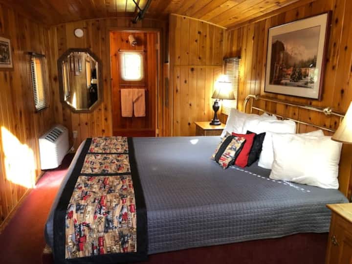 Caboose #25 - Jubilee Railroad Wilderness Lodge - Castle Crags State Park, Castella