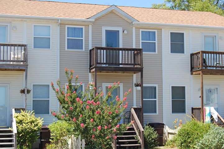 Lighthouse Estates #10- Pool & Shared Dock Access - Chincoteague, VA