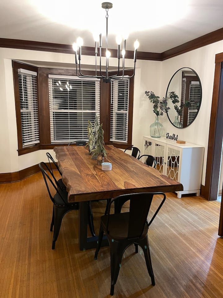 Cozy Home With Gas Fireplace - Rochester, NY