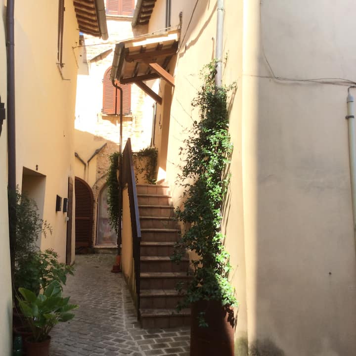Foligno. Casa Nel Castello Medievale Di St.eraclio - 翁布里亞
