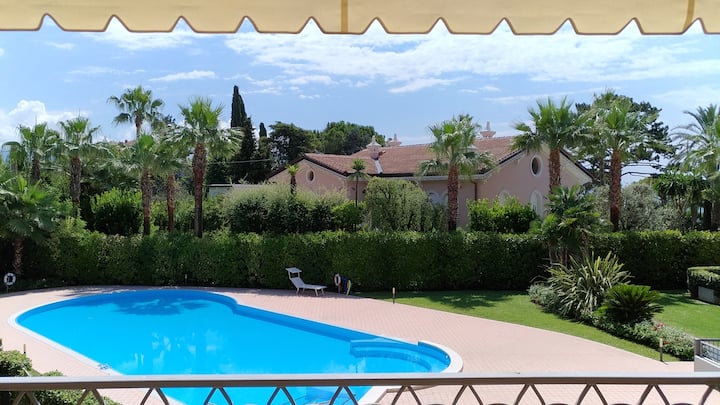 Bilocale Sul Lungolago Con Parco E Piscina - Gargnano