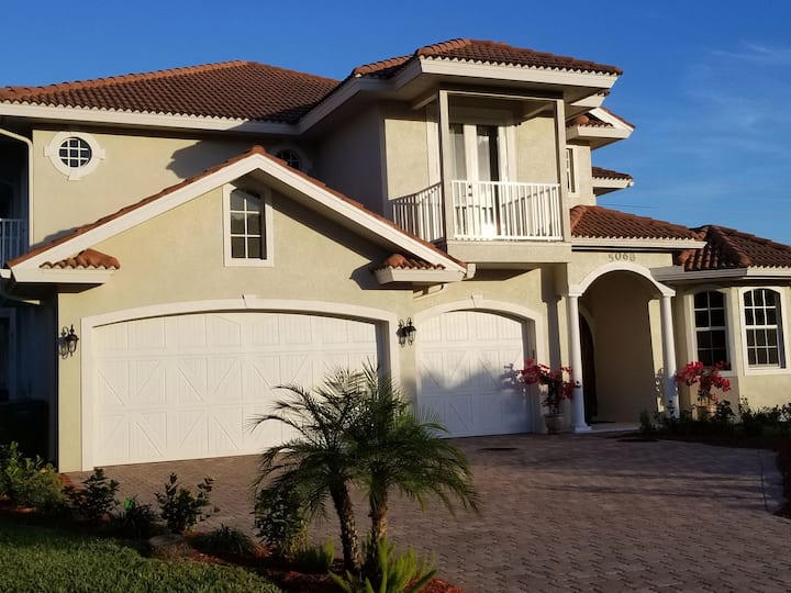 Pool! 5 Bedrm 6 Bath Beautiful Home Near Beach - Naples, FL