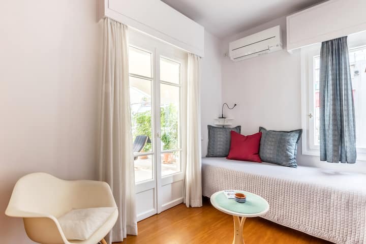 Micro-city-apartment With Large Balcony - 아테네