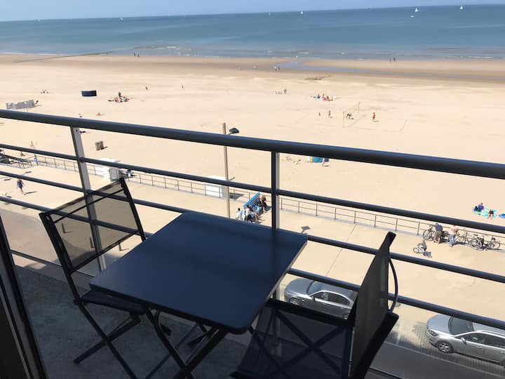 Studio Met Zeezicht Slaaphoek Zwembad En Parking - Middelkerke