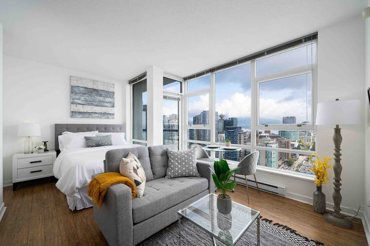 Modern Yaletown With Pool - Vancouver