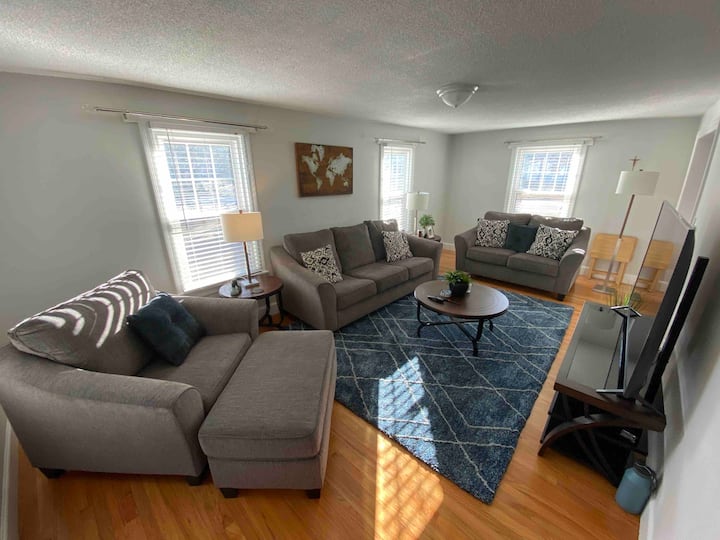 Cheerful 2 Bedroom East Forest Park Home! - 春田市