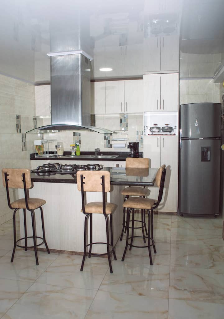 Cerca Unidad Deportiva El Salitre Y Aeropuerto - Bogotá