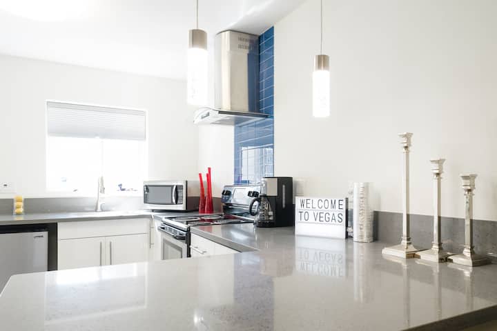 Downtown Las Vegas Modern Furnished Bungalow - Las Vegas