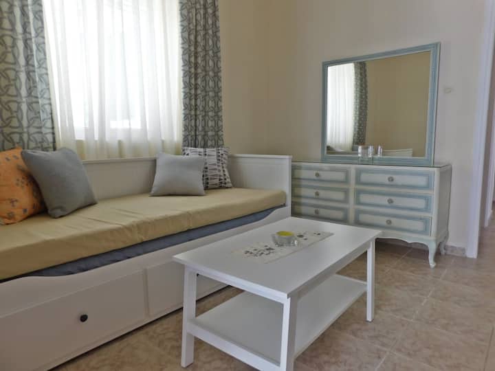 Melimilon Studios (C) 30metersfromthebeach - Milos