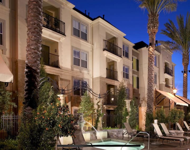 A Luxurious Resort Style Condo At Heart Of Irvine - Irvine, CA