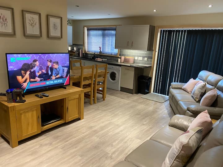 Woodburn Lodges With 6 Seater  Private Hottub - Dumfries