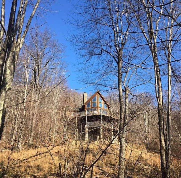 Artsy Boho Magical Cabin + 90 Acres! Creekside - Beech Mountain, NC