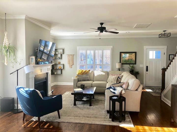 Downtown’s Vibrant Arts District On Trolley Route - Greenville, SC