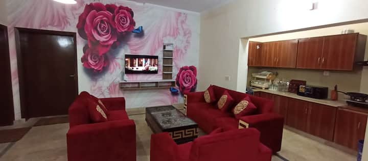 6 Beds Spacious Fully Furnished House Facing Park - Lahore
