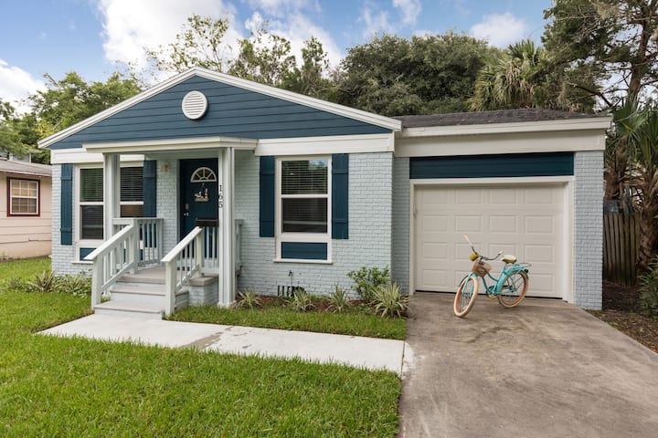 Modern Cottage Retreat W/bikes, Private Patio, Bbq - Castillo de San Marcos National Monument