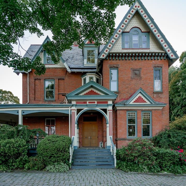 "The Big House" With Hudson River Views - Newburgh, NY