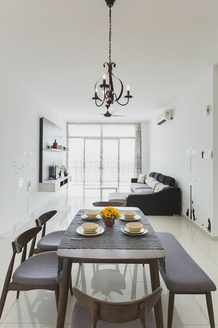 Contemporary Elegance, Riverfront Condo - George Town