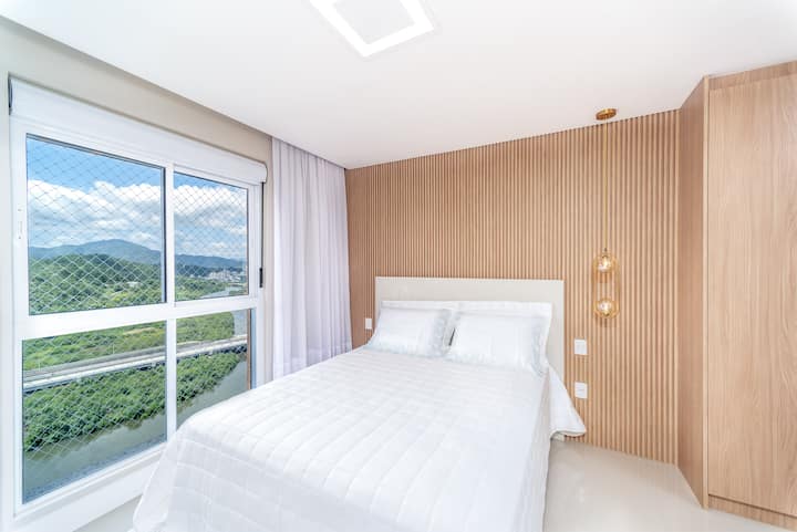 Apartamento De Alto Padrão Com Vista Para O Mar - Balneário Camboriú