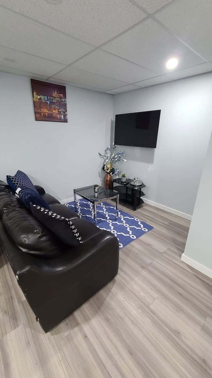 Private Room At Polo Park Area - Winnipeg