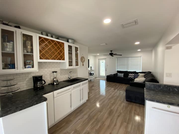 House, Spacious Backyard  & Parking - Pompano Beach, FL