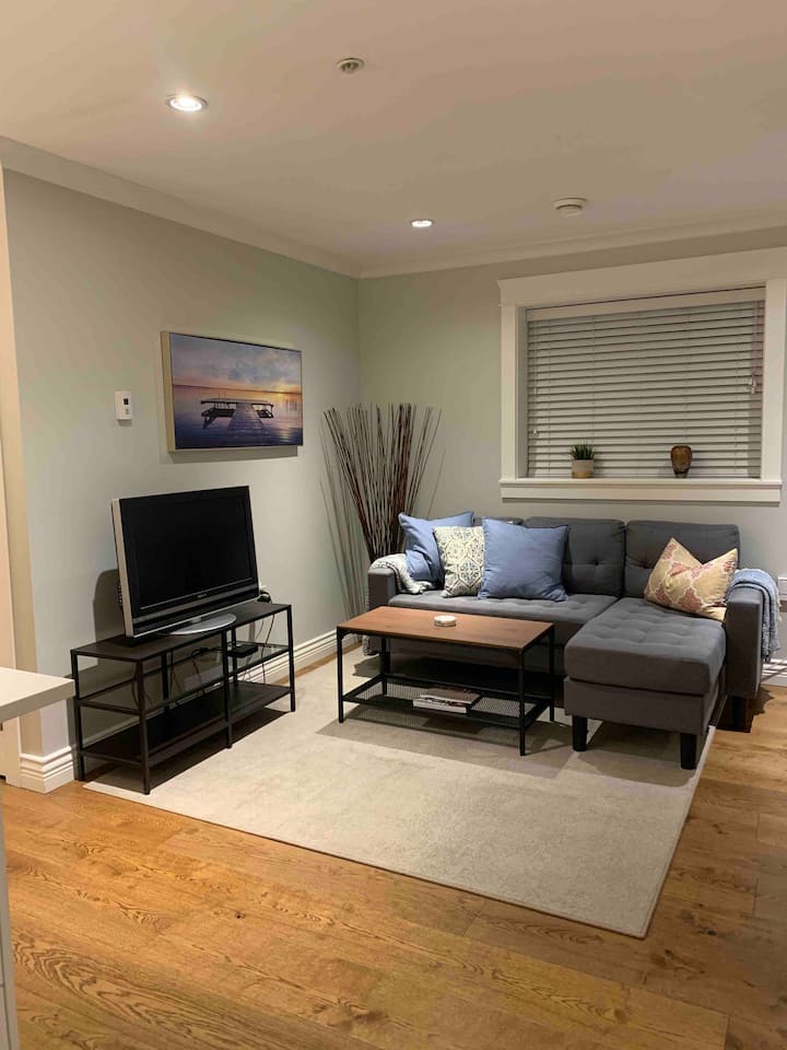 Guest Suite In Lower Lonsdale - North Vancouver