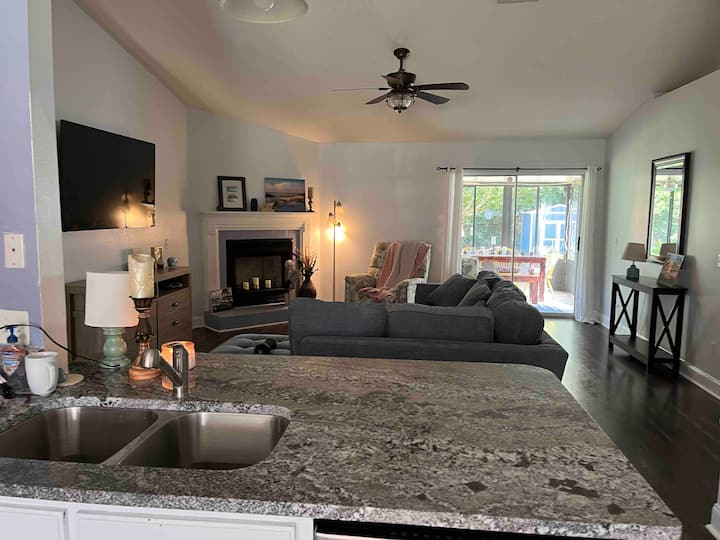 Emerald Coast House. Pool/ 6 Min To Beach - Navarre, FL