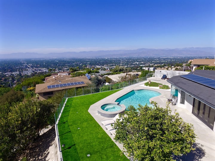 Celebrity Home In The Hills - Beverly Hills, CA
