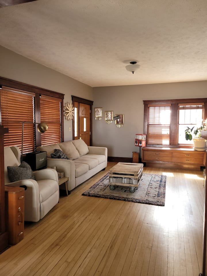 Charming Two Story With Full Bsmt Apartment - Kearney, NE