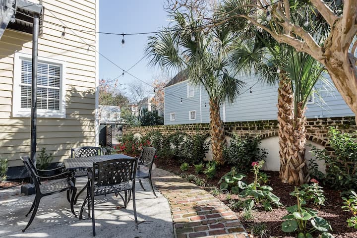 Downtown Duplex - Coming St - Sleeps 20 - Charleston, SC