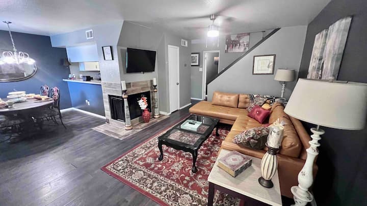 Lovely  Two Bedroom Condo One Car Garage - Briar Forest Drive – Houston
