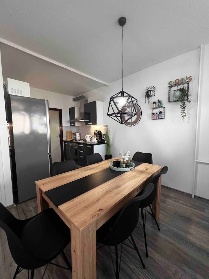 Big Apartment Close To The Beach. - Split