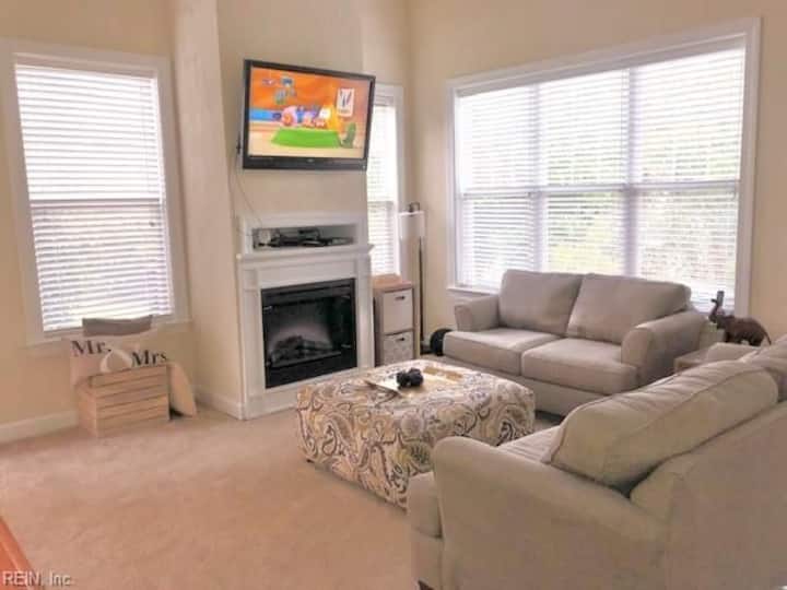 Quiet And Relaxing Townhome - Chesapeake, VA